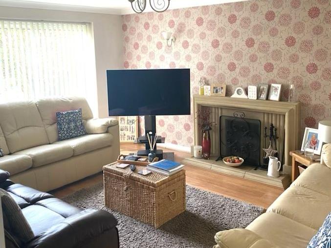 Badgers Way, Sturminster Newton, DT10 1DA – Luci Morgan Estate Agency